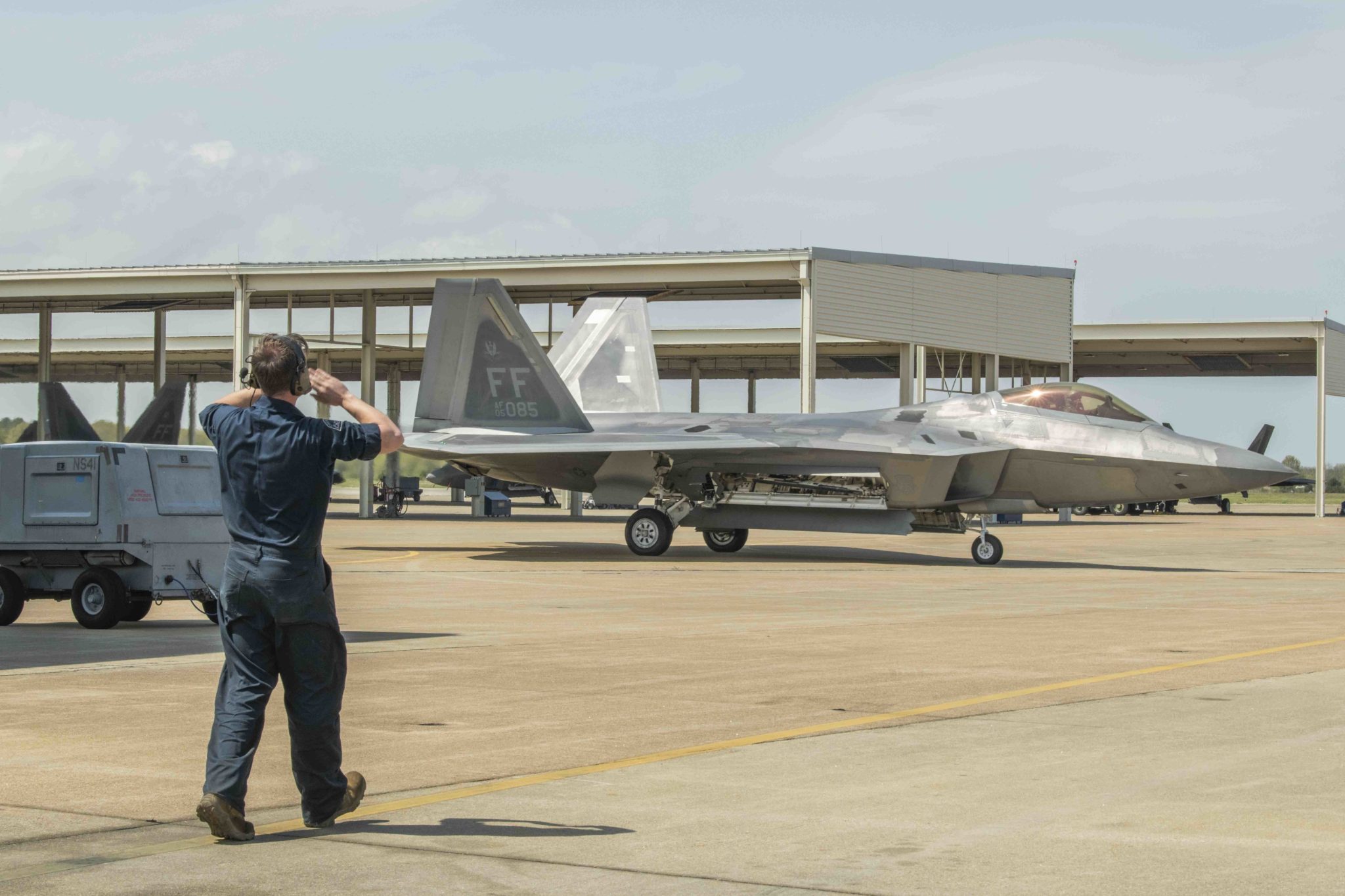 F-22 #05-4085 is back flying again after landing gear mishap – Alert 5