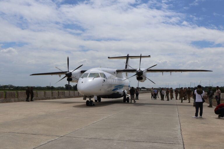 USAF C-146 hits concrete barrier during takeoff at Philippine highway ...